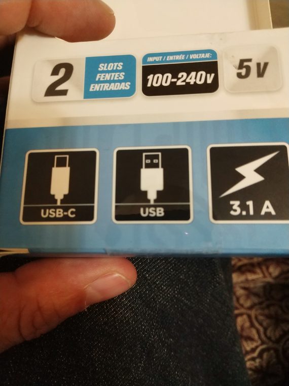 [Dollarama] Dollarama -$4 Tech1 USB-C/USB fast charger for home ...