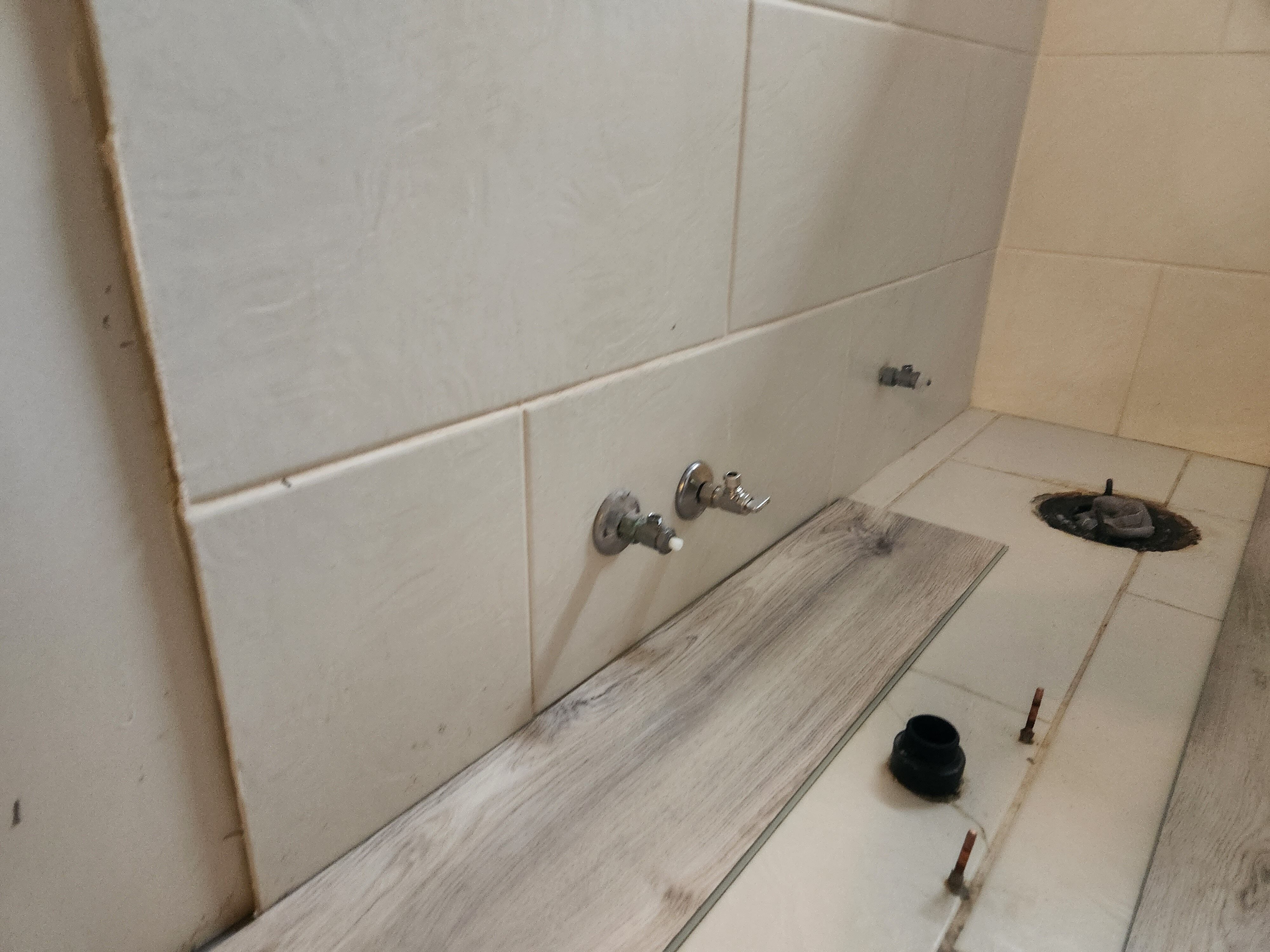 Best way to handle vinyl close to tiled wall. - RedFlagDeals.com Forums
