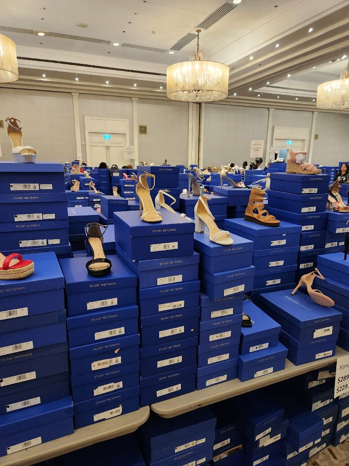 [Stuart Weitzman] Stuart Weitzman 1st Toronto Warehouse Sale (May 16 ...